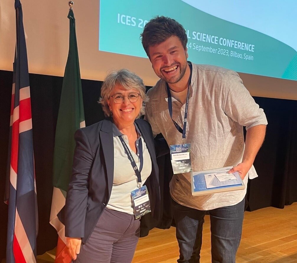 en: Karl-Michael Werner receives award for the best poster at the ICES Annual Science Conference ...